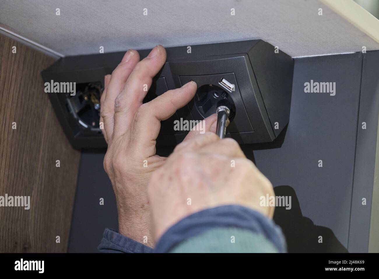 Plug install hi-res stock photography and images - Alamy