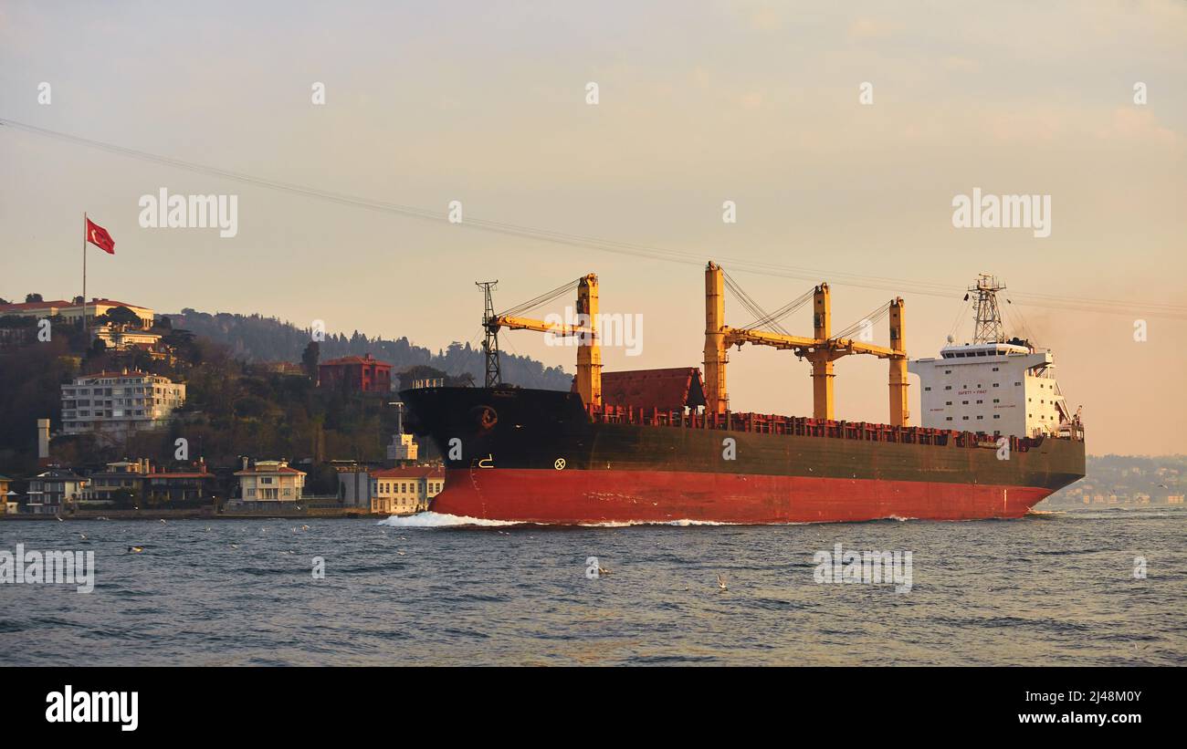 A cargo ship in the Bosphorus, Istanbul, Turkey Stock Photo - Alamy