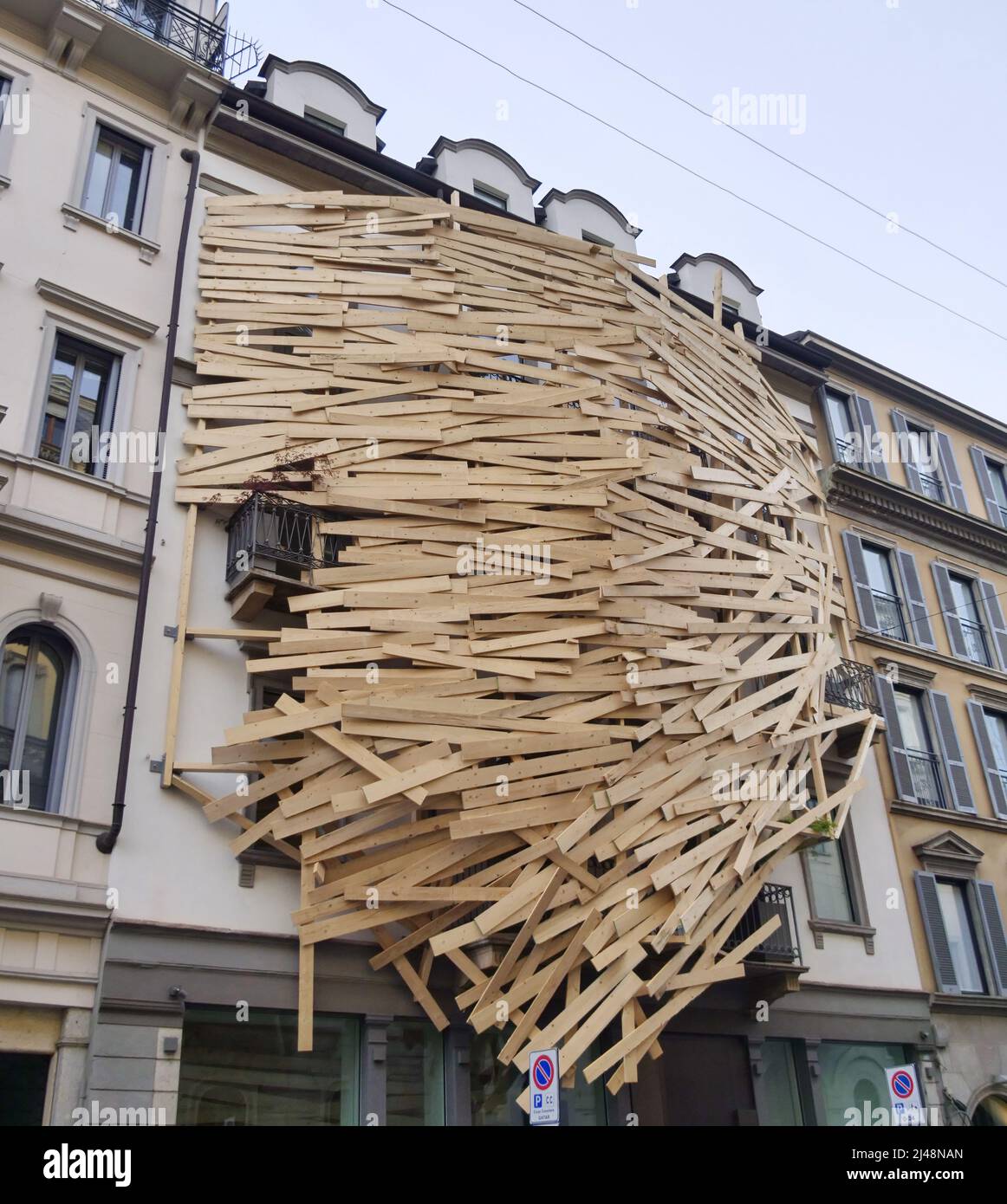 Nido in legno hi-res stock photography and images - Alamy