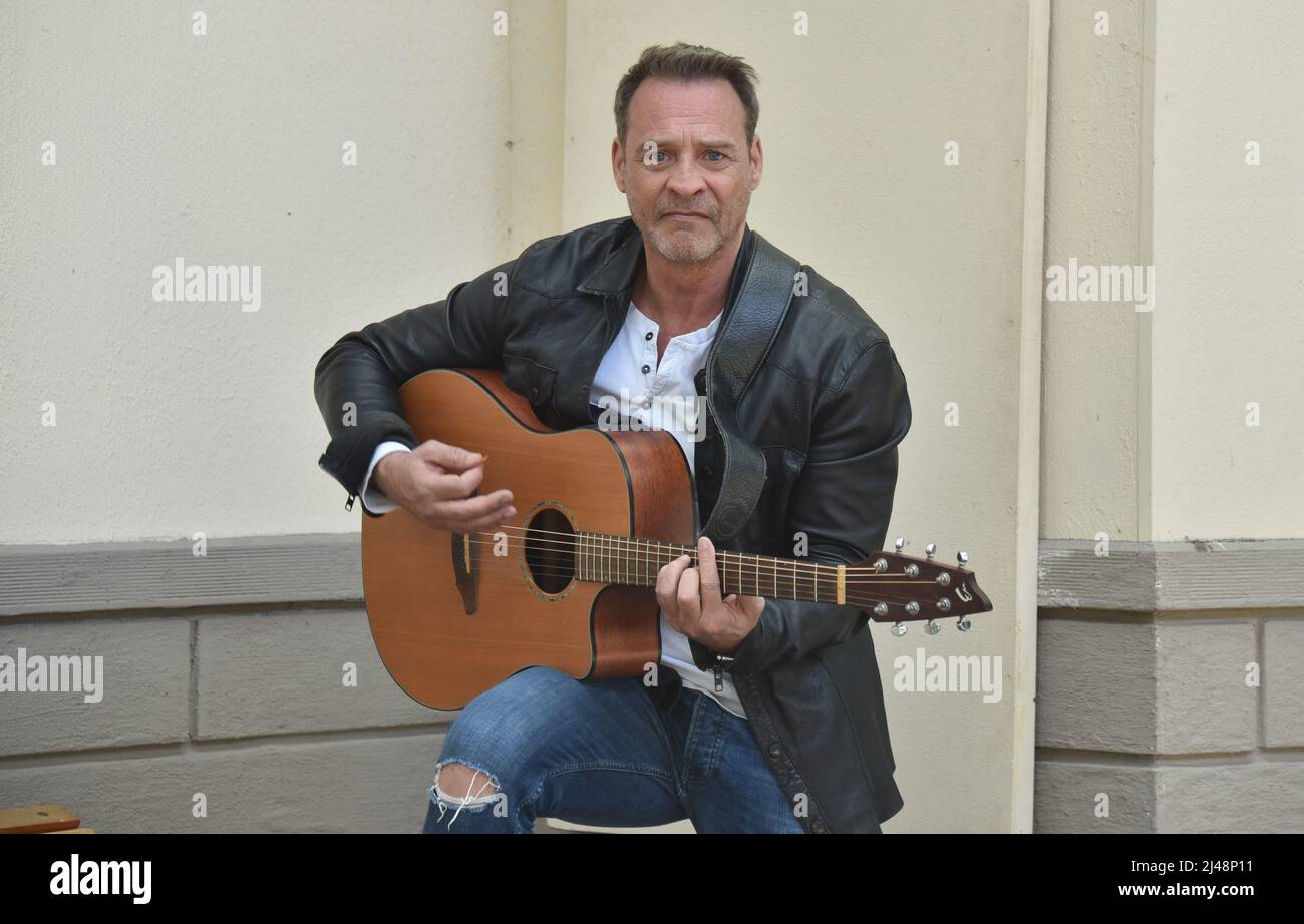 Cologne, Germany. 12th Apr, 2022. Actor Kai Noll poses with guitar in ...
