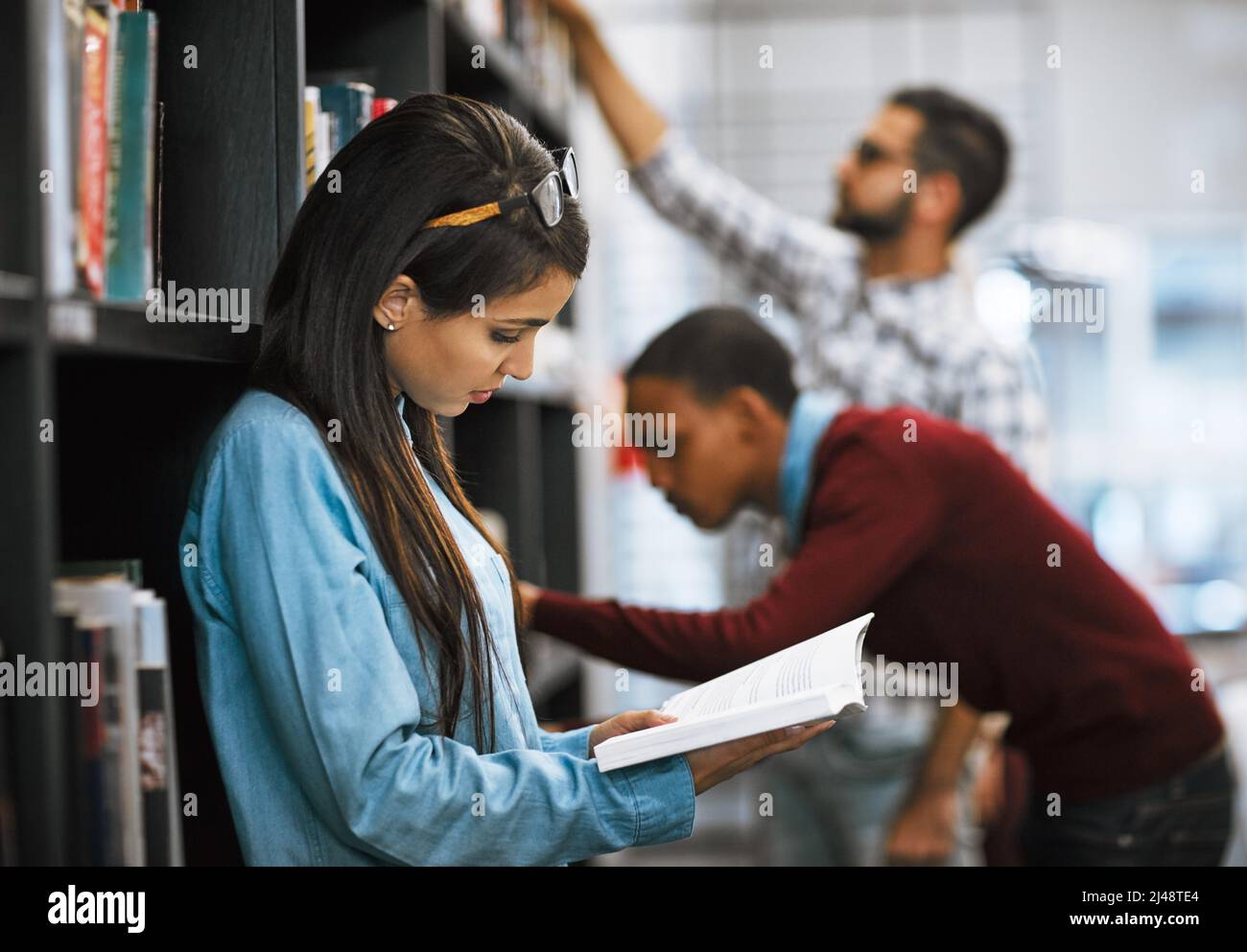 Cant put this book down hi-res stock photography and images - Alamy