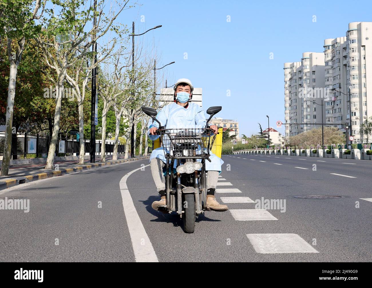 Yto express hi-res stock photography and images - Alamy