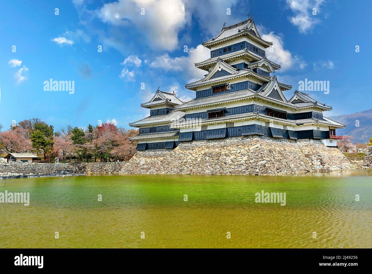 Japan medieval castle hi-res stock photography and images - Alamy