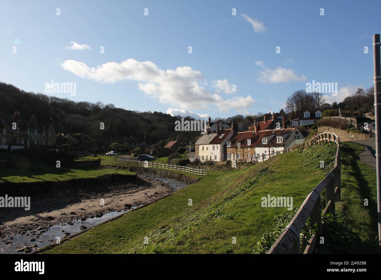 Cottages at sandsend hi-res stock photography and images - Alamy