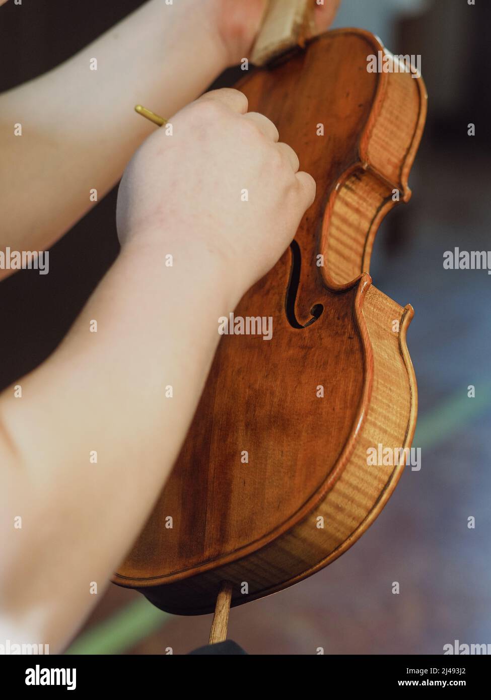 Luthier painting hi-res stock photography and images - Alamy