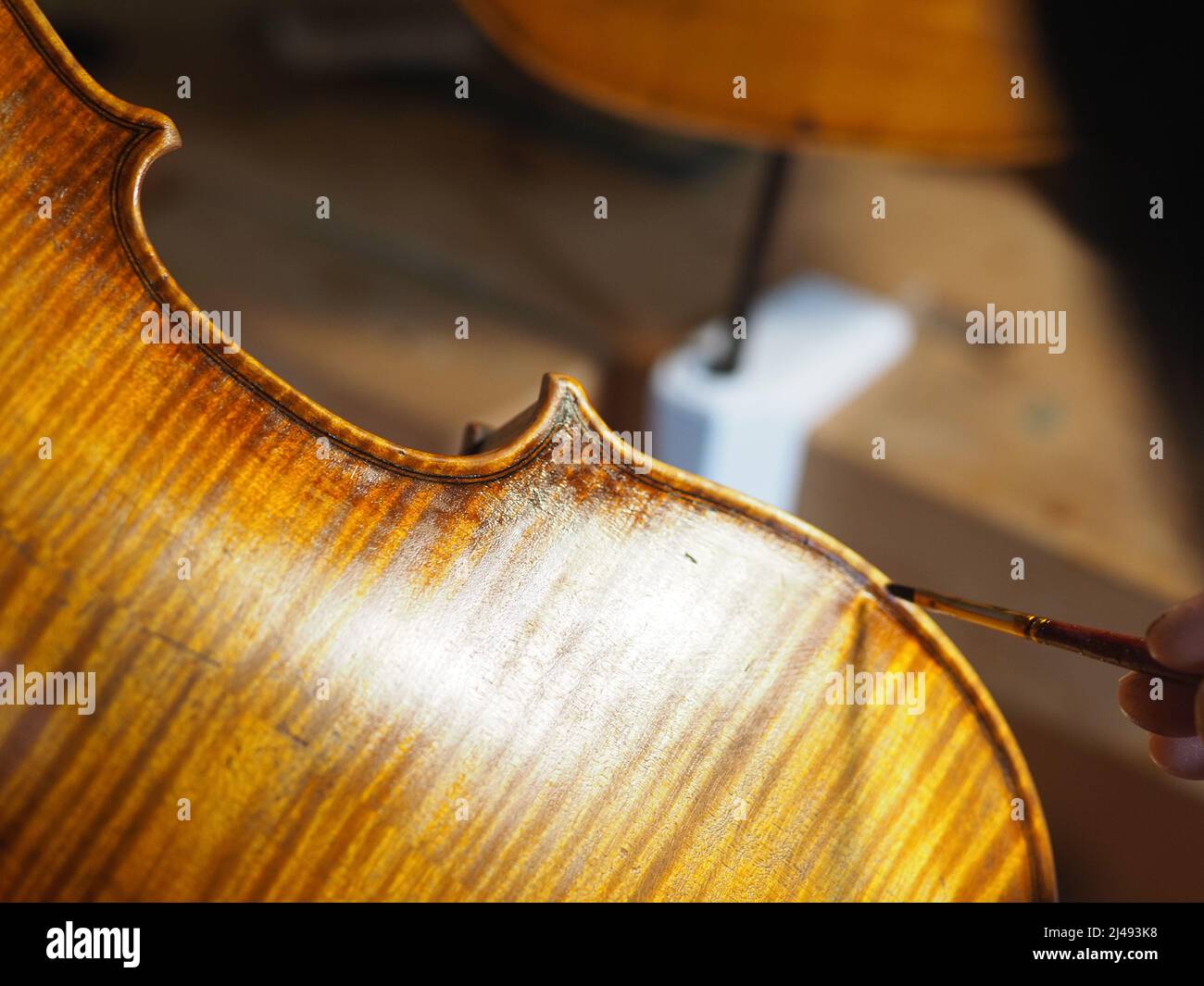Luthier painting hi-res stock photography and images - Alamy