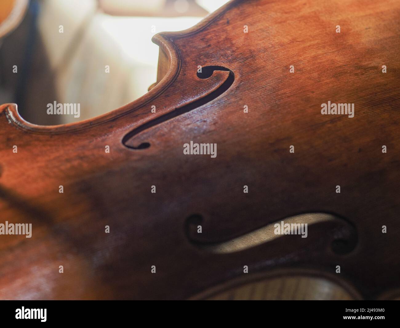 Luthier painting hi-res stock photography and images - Alamy