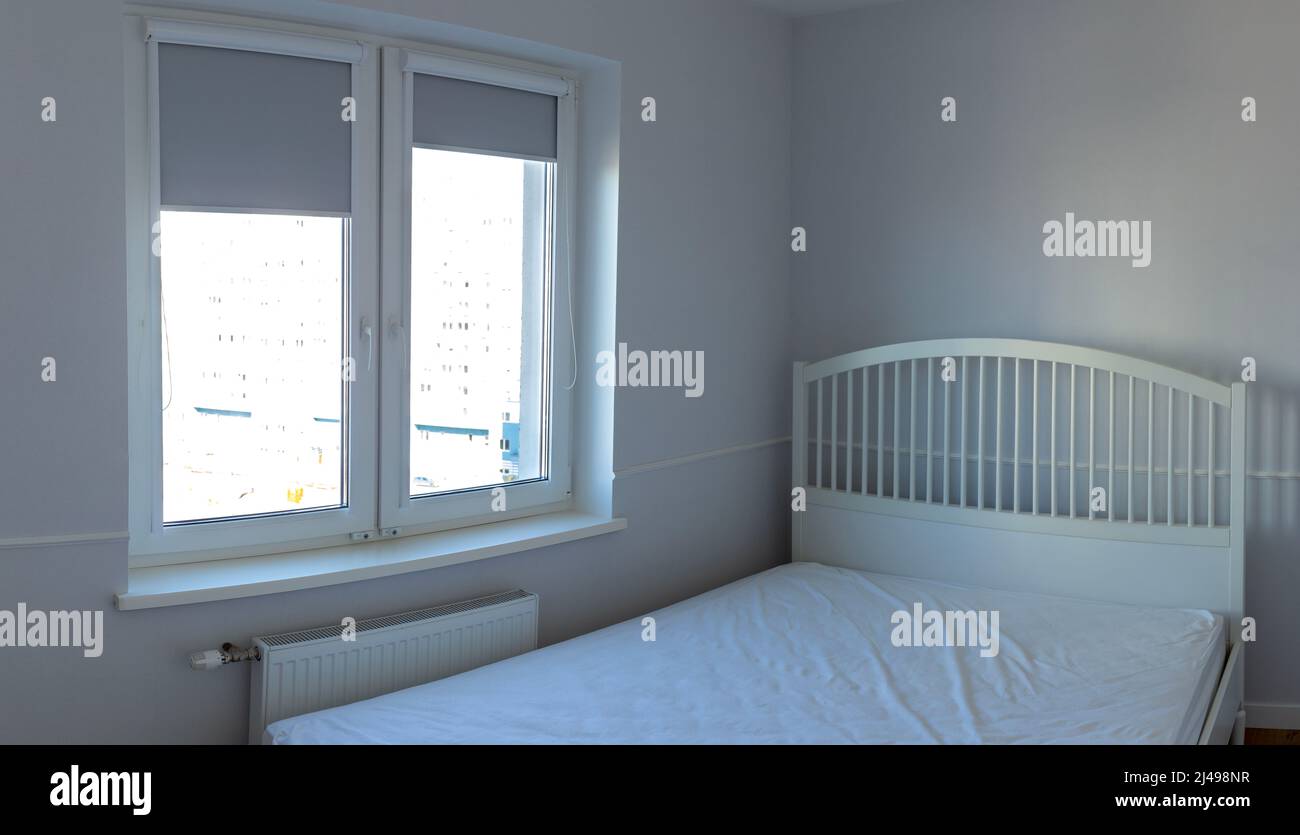 Empty room mattress floor hi-res stock photography and images - Alamy