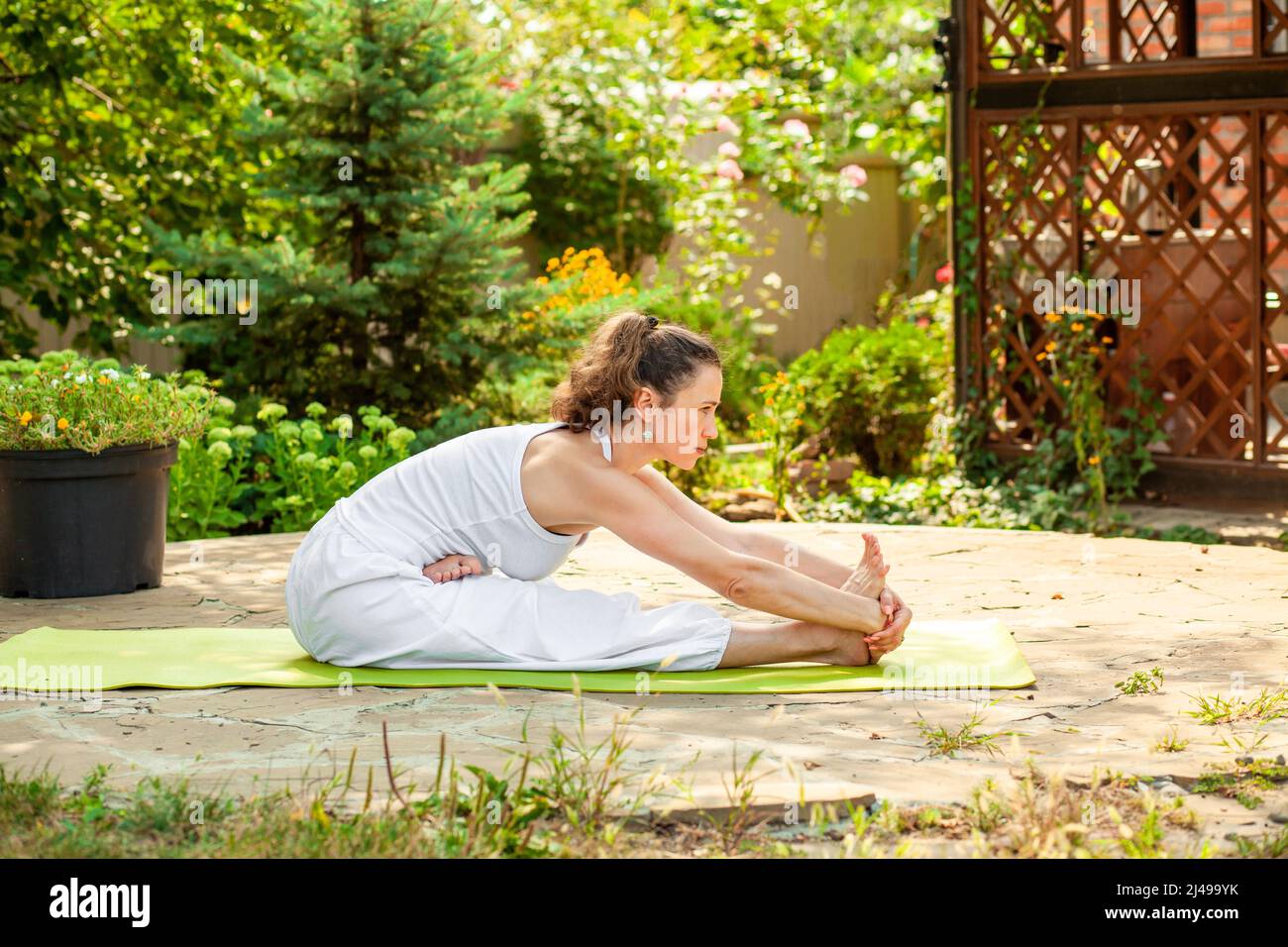 Padma asana hi-res stock photography and images - Alamy