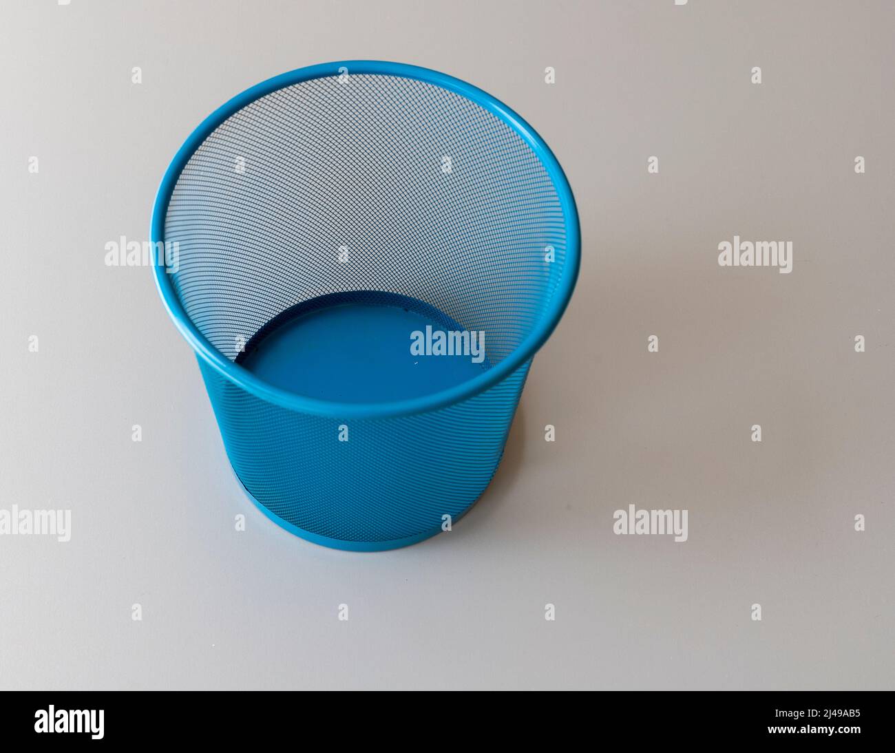 Empty basket hi-res stock photography and images - Alamy