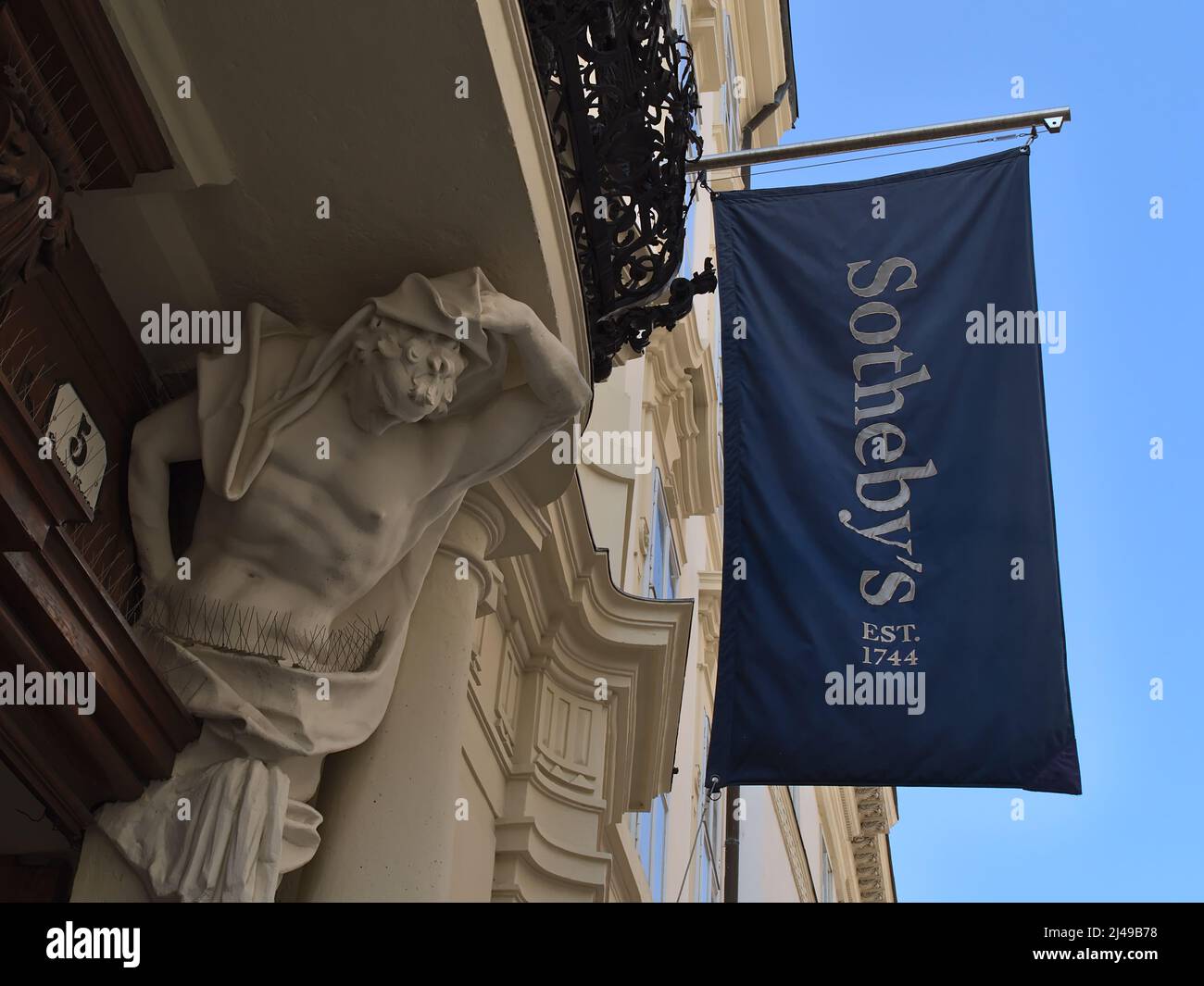 Sothebys auction house entrance hi-res stock photography and images - Alamy