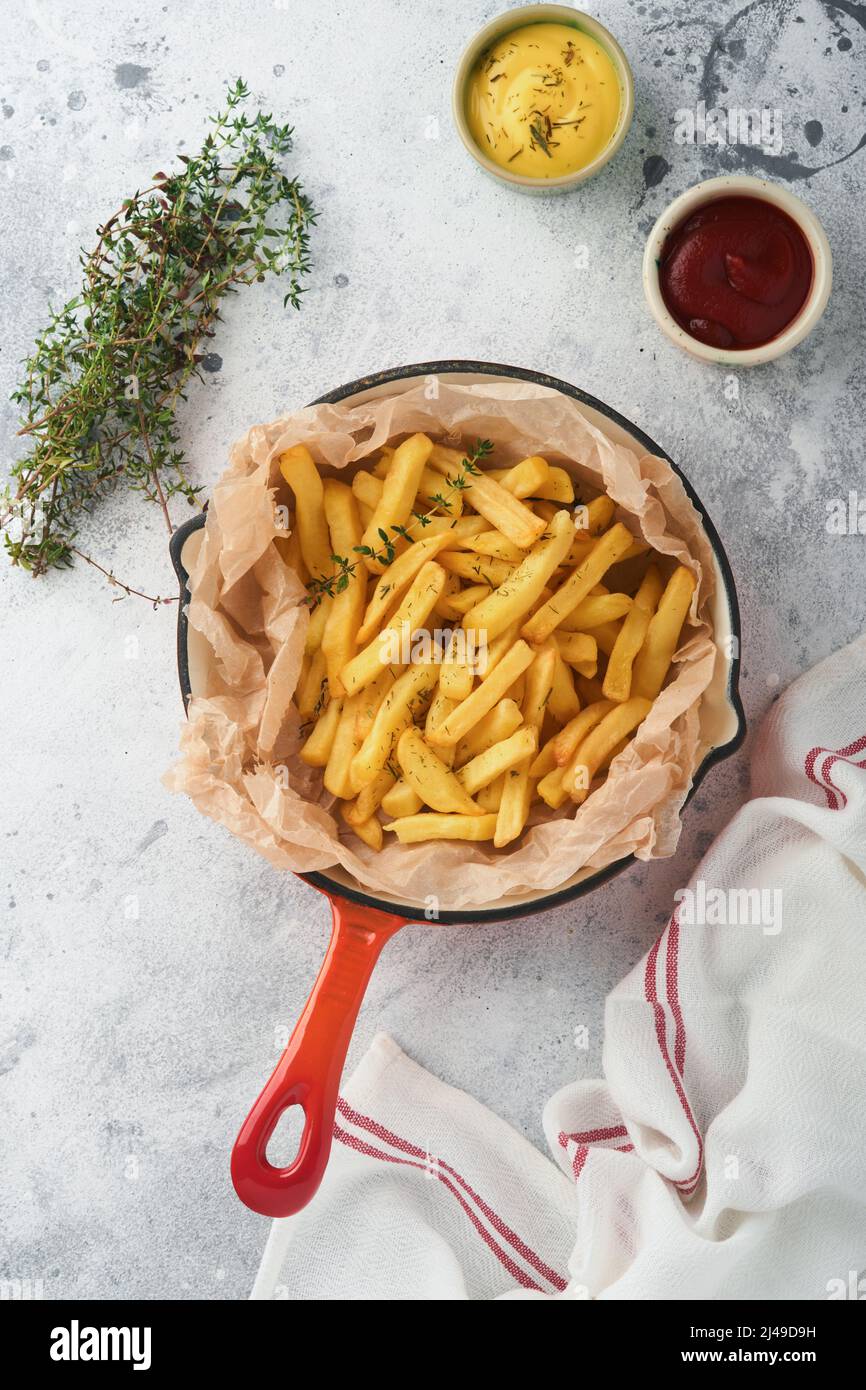 Diverse cast hi-res stock photography and images - Alamy