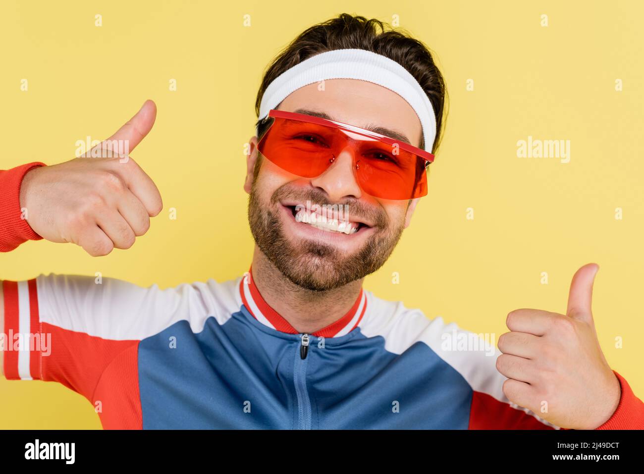 Brunette sportsman in yellow hi-res stock photography and images - Alamy