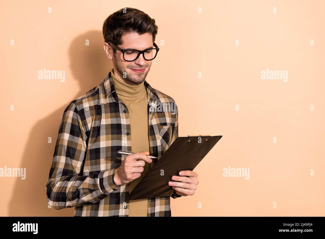 Portrait of attractive cheerful guy focused smart attorney lawyer ...
