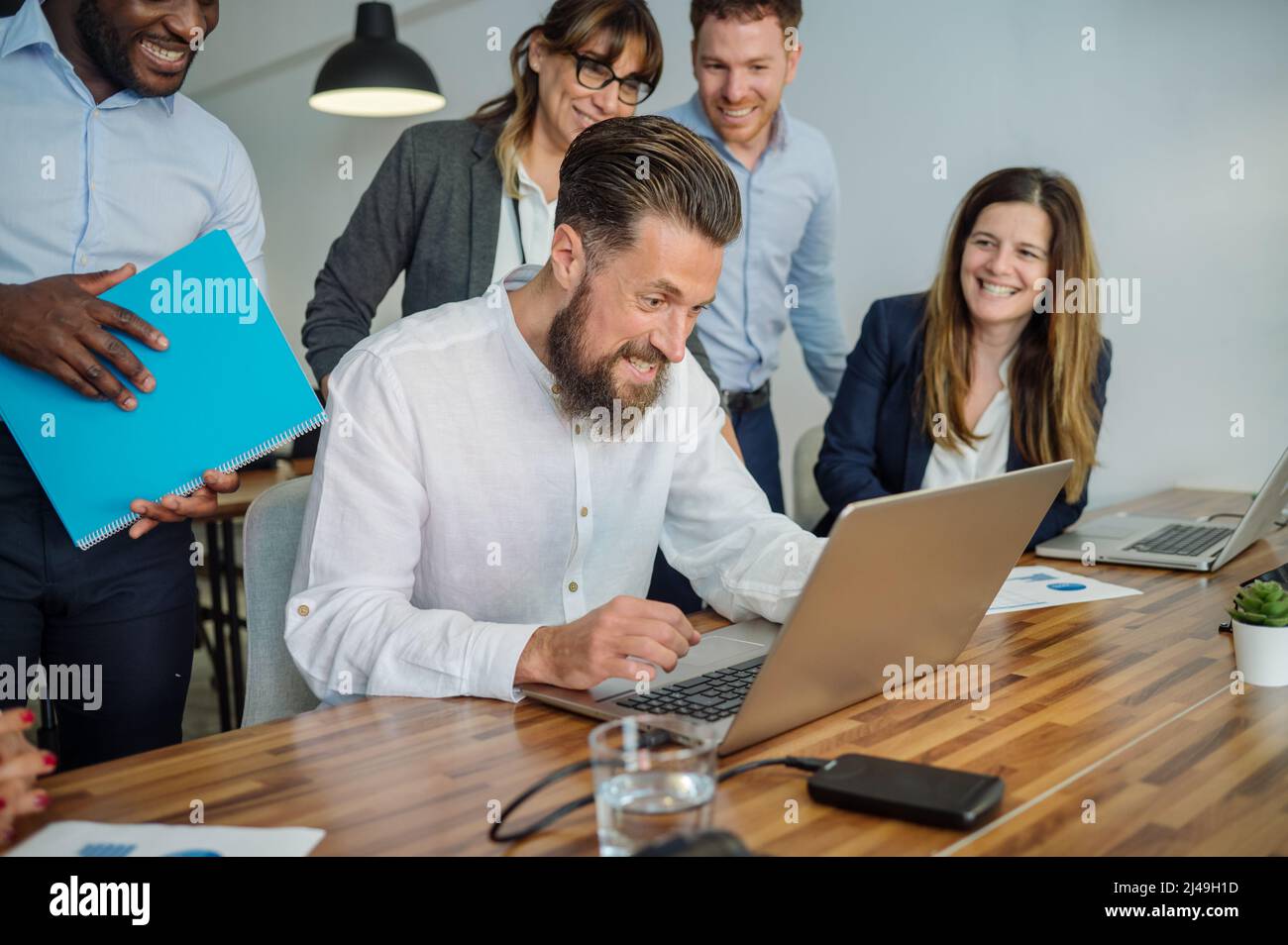 Share project hi-res stock photography and images - Alamy