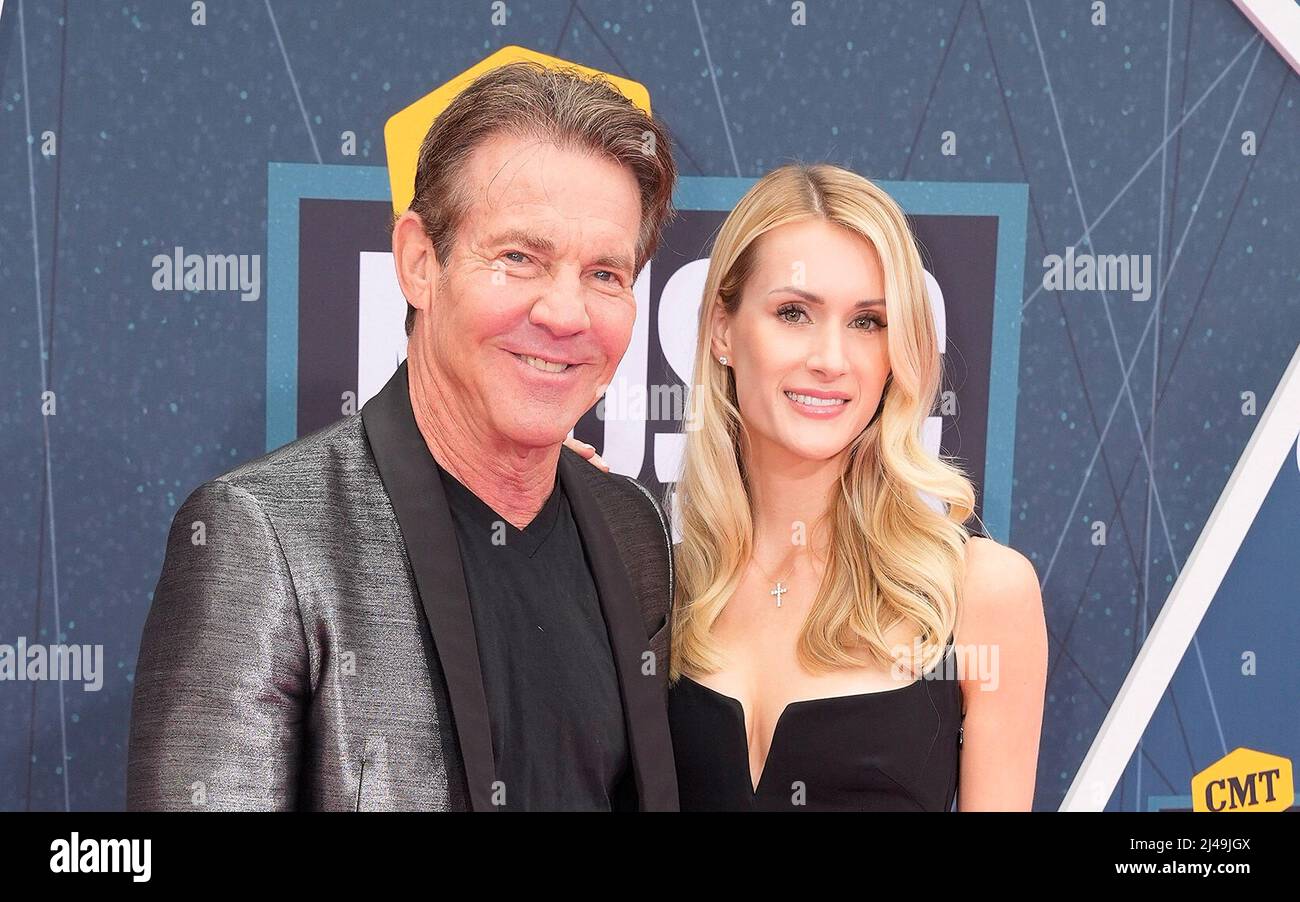 Dennis Quaid, Laura Savoie attend the 2022 CMT Music Awards at ...