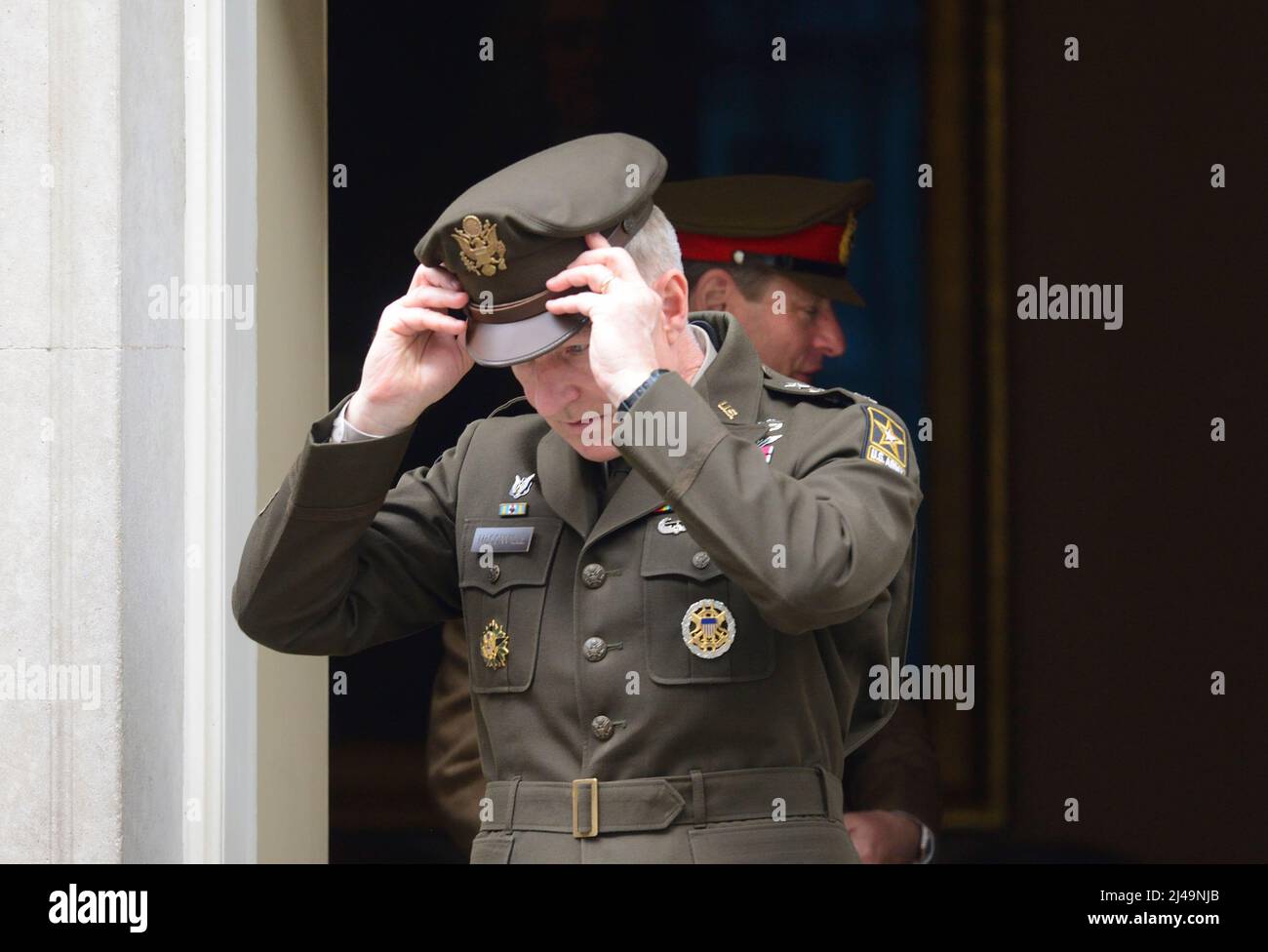Chief general staff general sir mark carleton smith hi-res stock ...