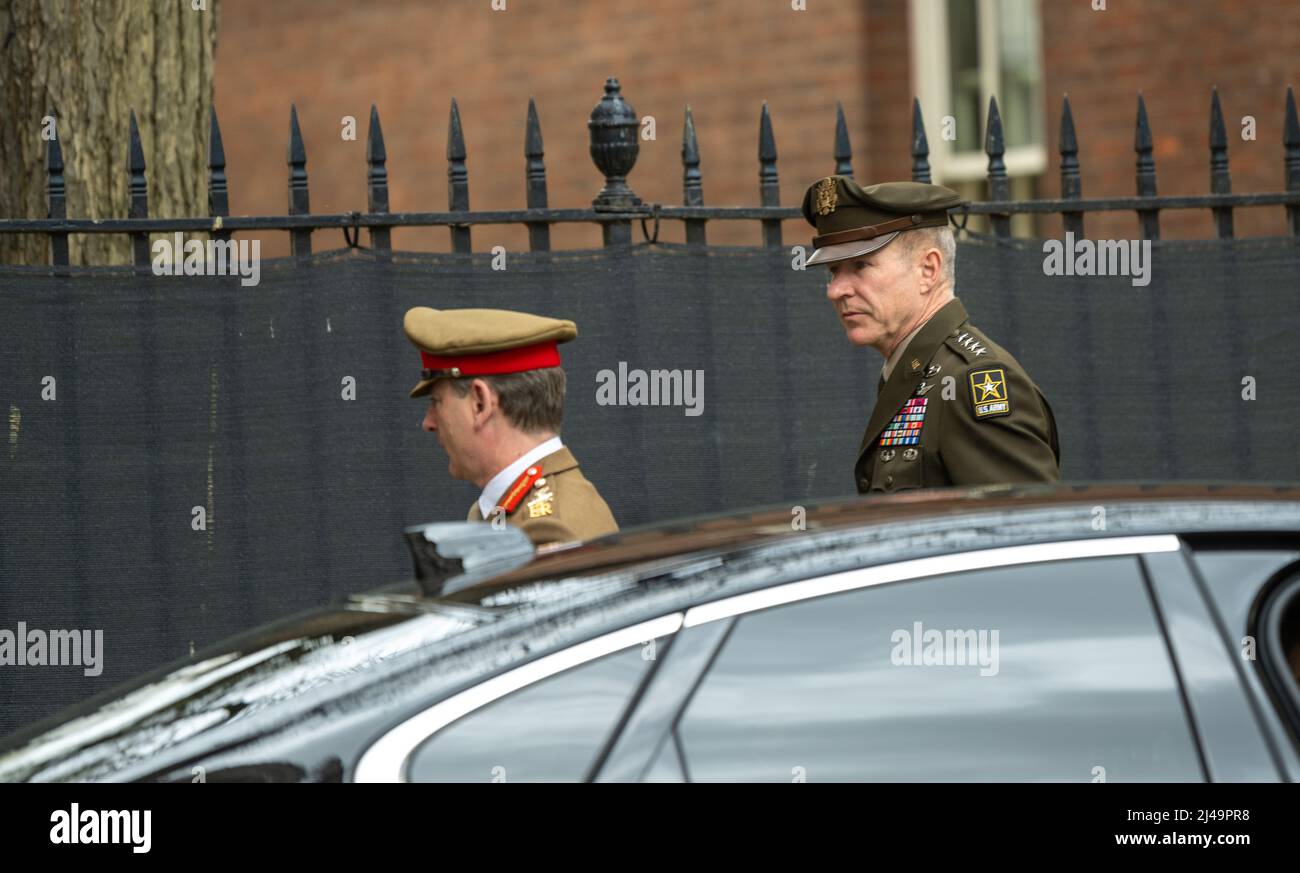 Chief general staff general sir mark carleton smith hi-res stock ...