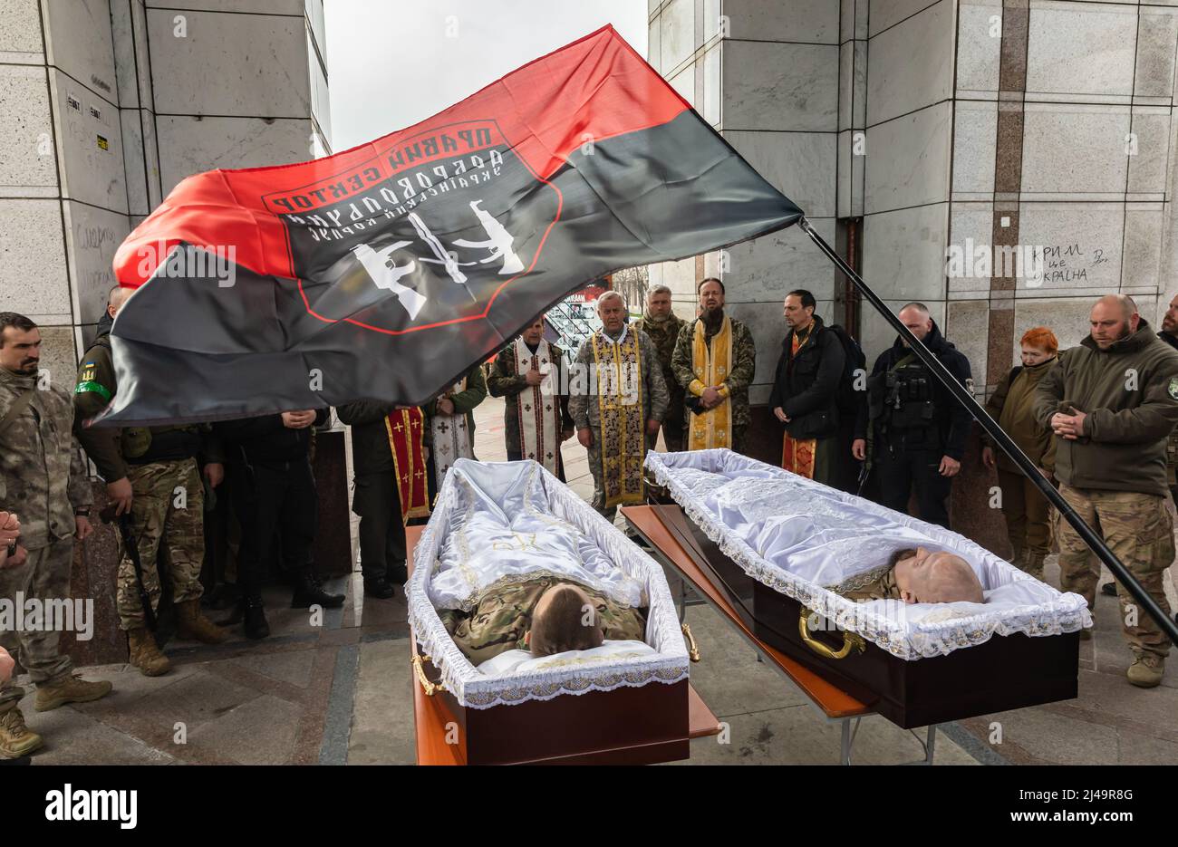 KYIV, UKRAINE - Apr. 12, 2022: In Kyiv, on Maidan Nezalezhnosti, a ...
