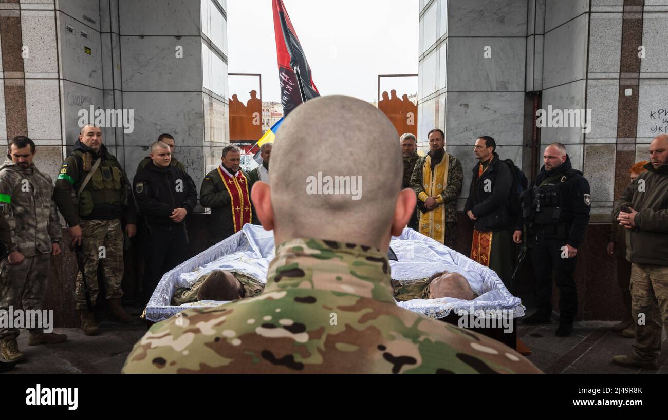 KYIV, UKRAINE - Apr. 12, 2022: In Kyiv, on Maidan Nezalezhnosti, a ...