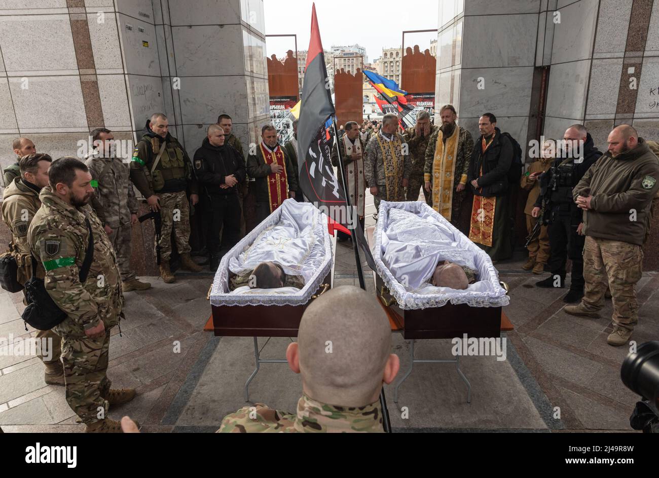 KYIV, UKRAINE - Apr. 12, 2022: In Kyiv, on Maidan Nezalezhnosti, a ...
