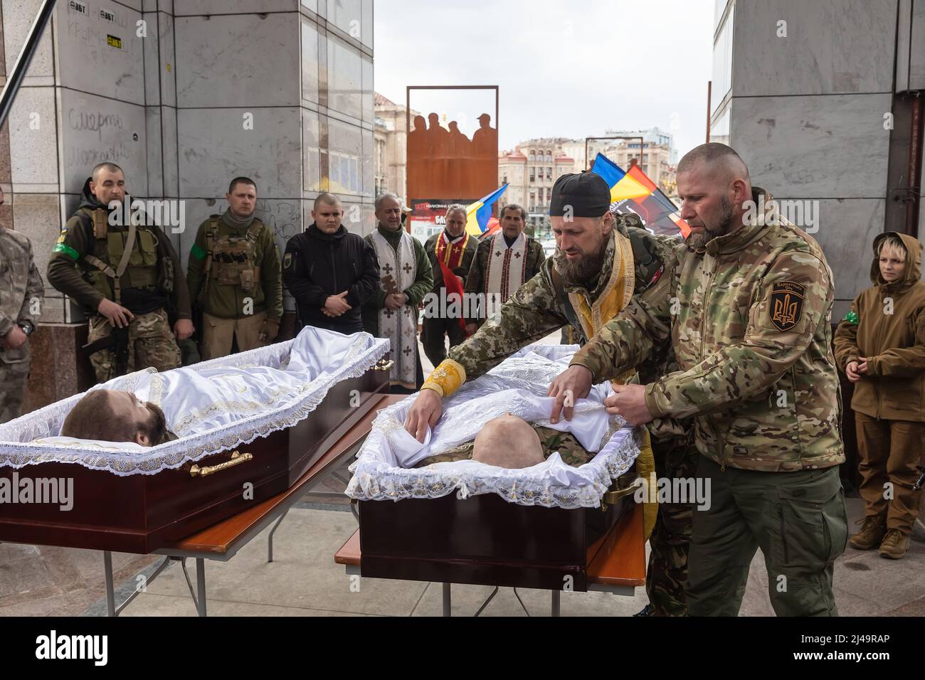 KYIV, UKRAINE - Apr. 12, 2022: In Kyiv, on Maidan Nezalezhnosti, a ...
