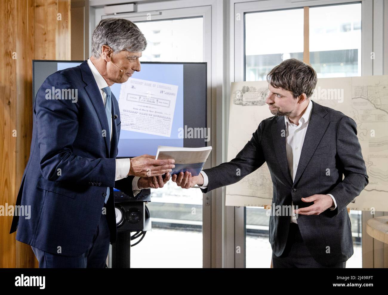 2022-04-13 15:18:04 AMSTERDAM - CEO Robert Swaak of ABN AMRO receives ...