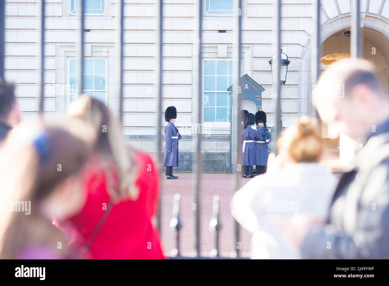 People gather outside Buckingham Palace in central London ahead of ...