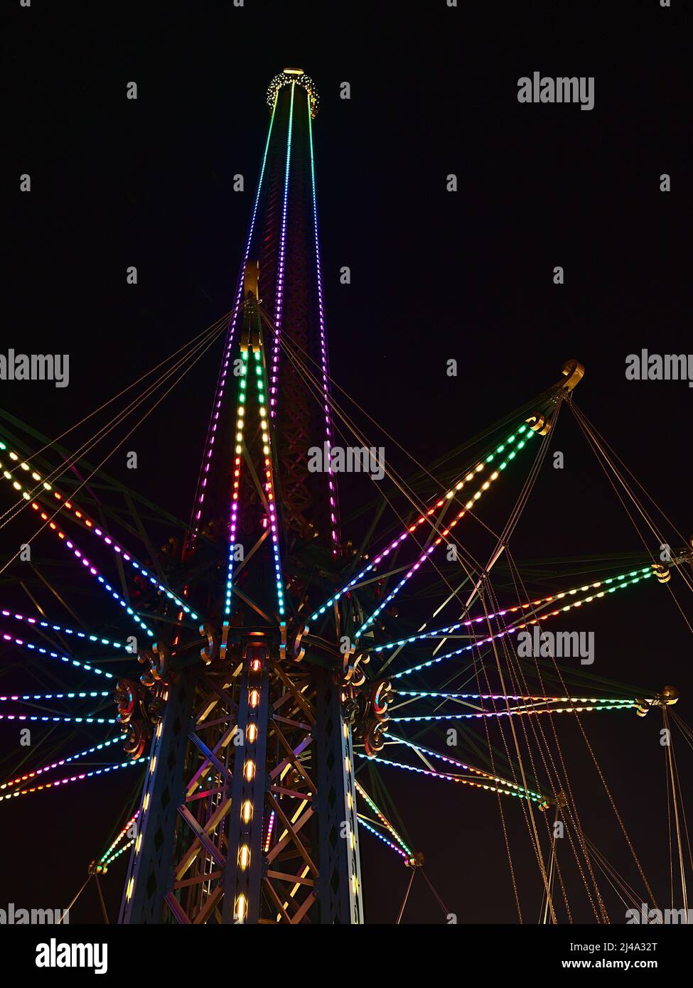Drop tower hi-res stock photography and images - Alamy