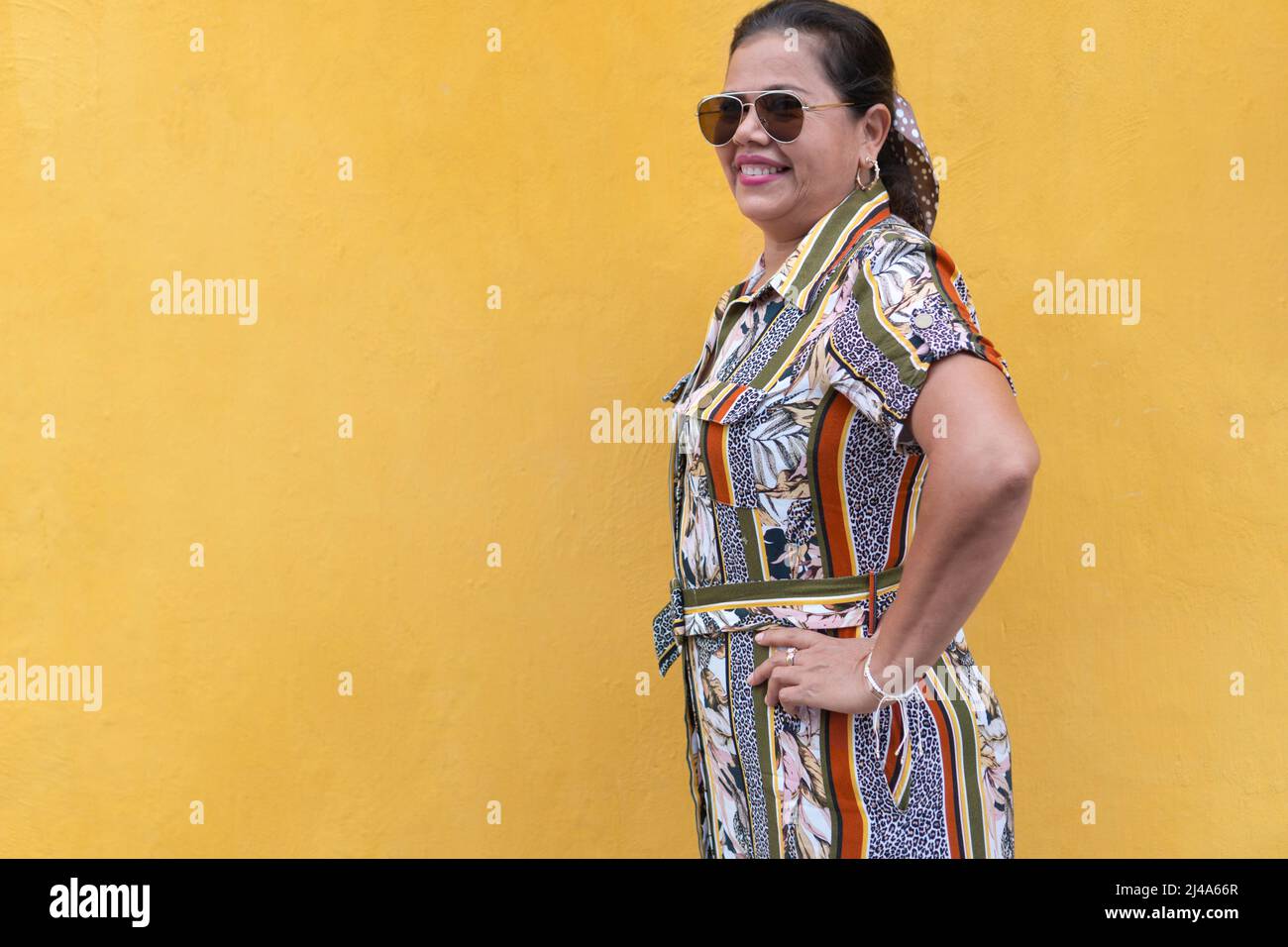 Woman standing against wall hi-res stock photography and images - Alamy