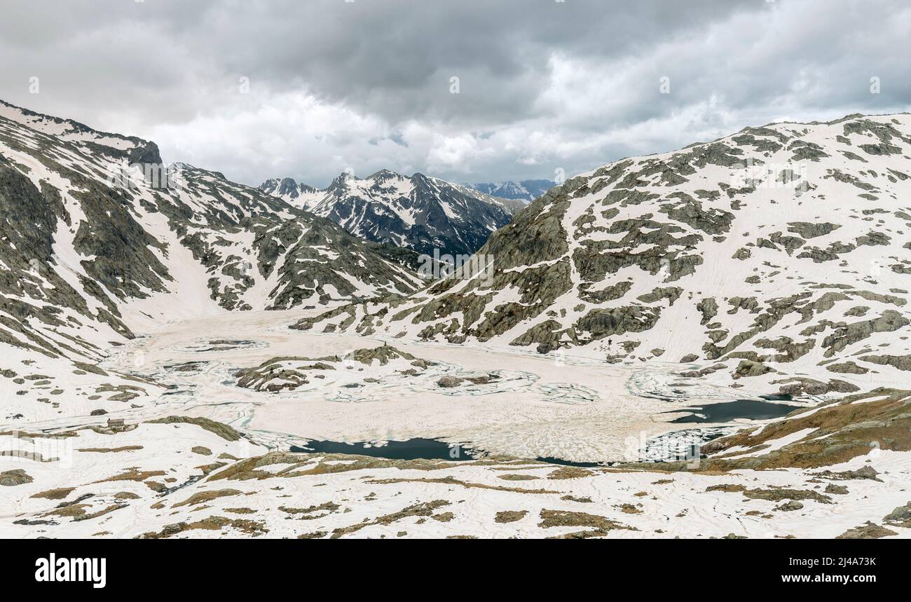 Panticosa lake hi-res stock photography and images - Alamy