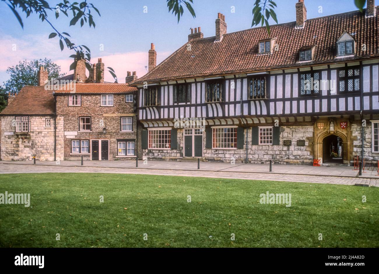 1980s uk street building hi-res stock photography and images - Alamy