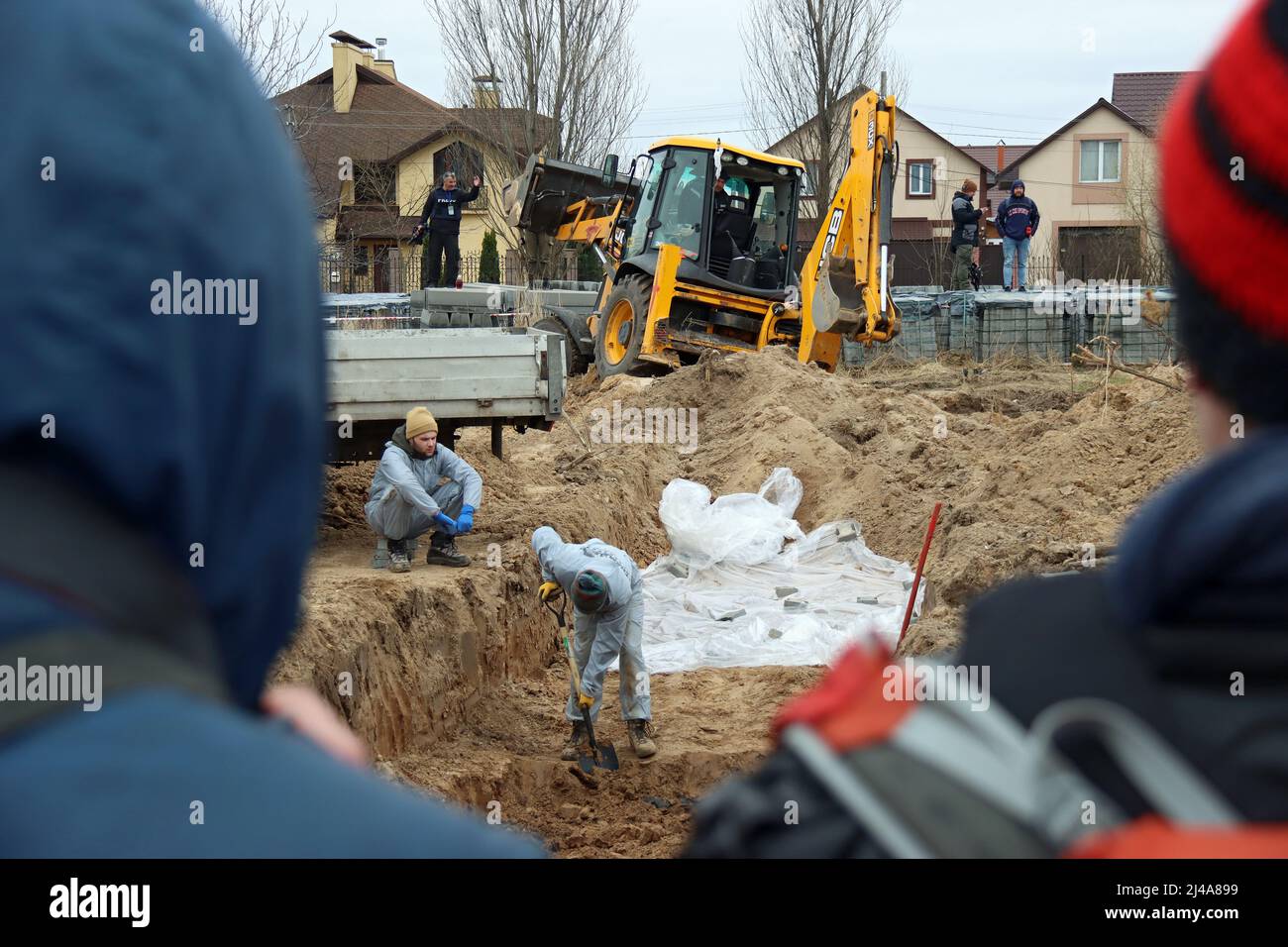 Bucha mass grave hi-res stock photography and images - Alamy