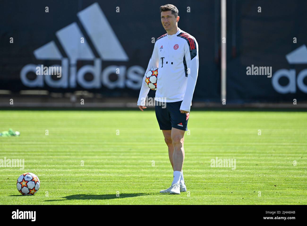 Lewandowski shirt hi-res stock photography and images - Alamy
