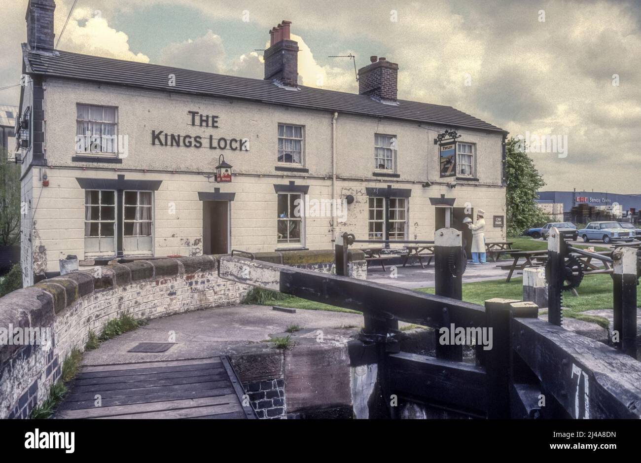 1980s archive image of The Kings Lock public house beside the Trent ...