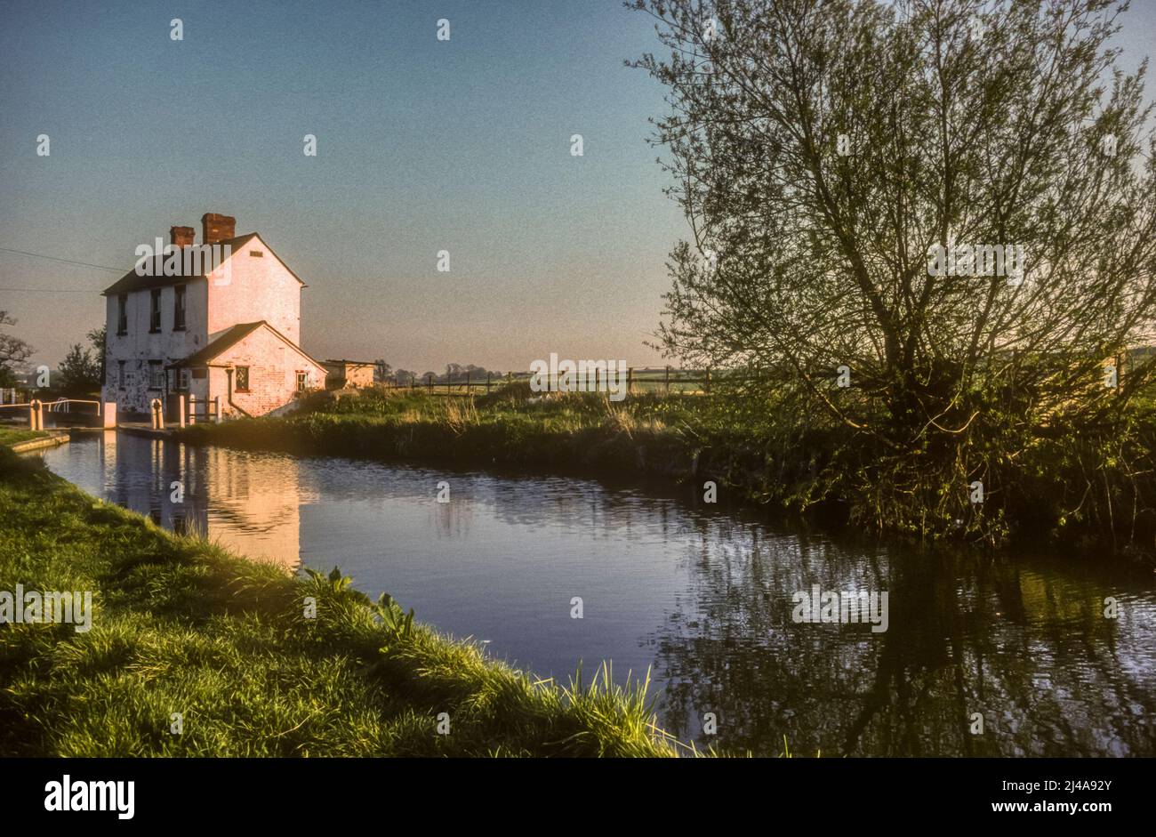 1990s archive image of lock-keeper's cottage at Grant's Lock on Oxford ...