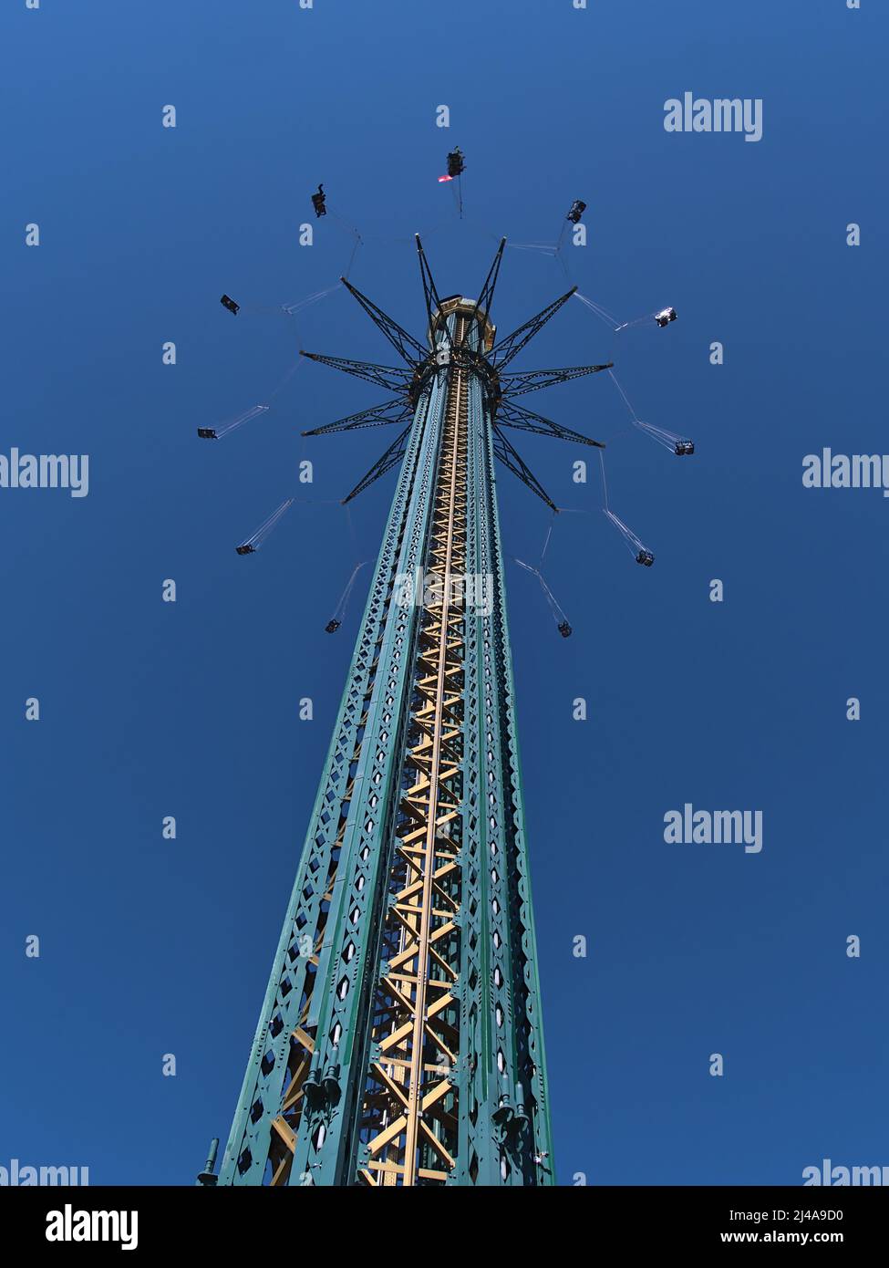 Drop tower hi-res stock photography and images - Alamy