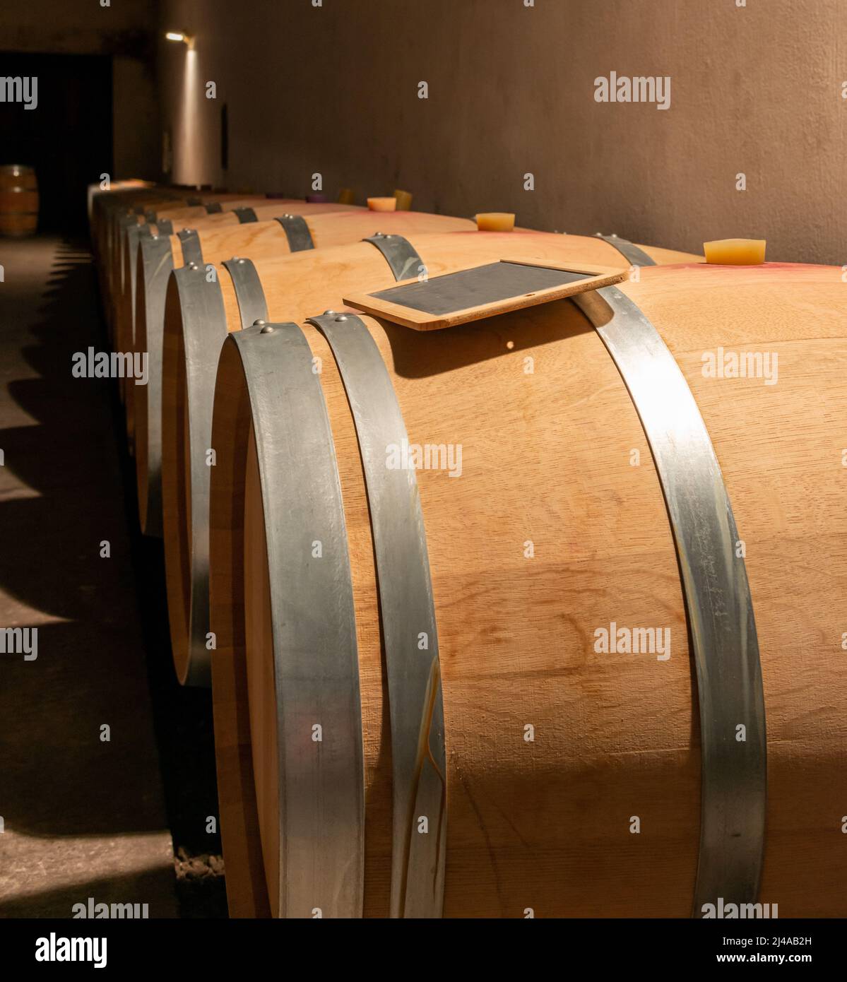 Bordeaux, france wine barrels hi-res stock photography and images - Alamy