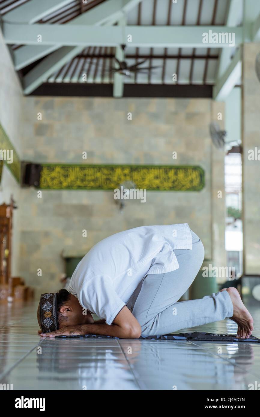 muslim male sujud and kneeling during praying Stock Photo - Alamy