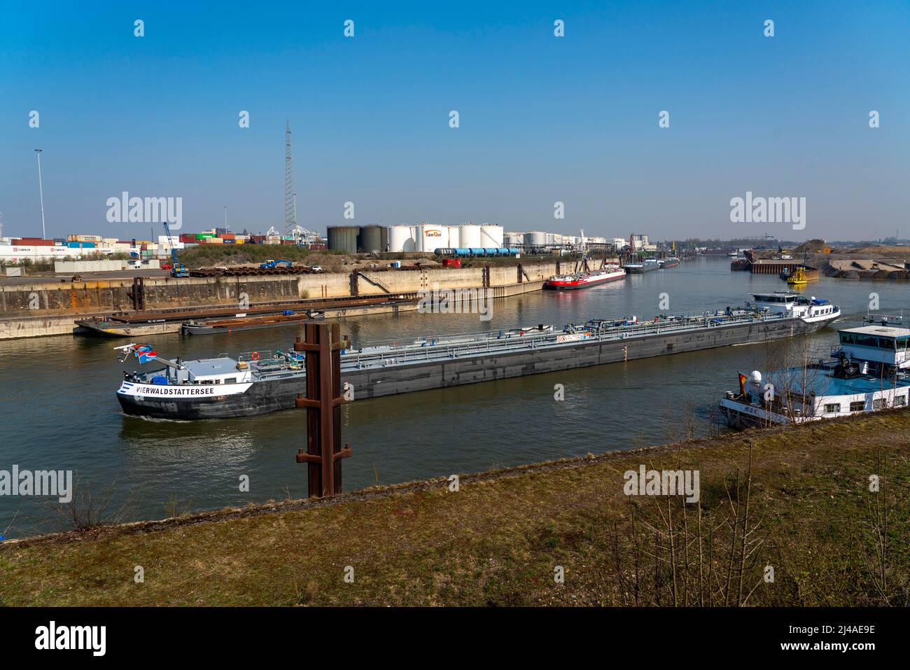 Oil tanker train loading hi-res stock photography and images - Alamy