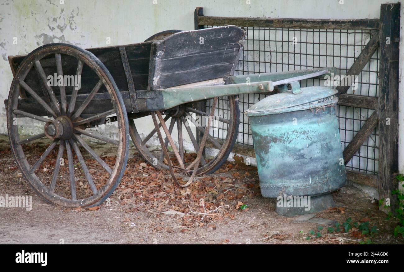An old cart Stock Photo - Alamy