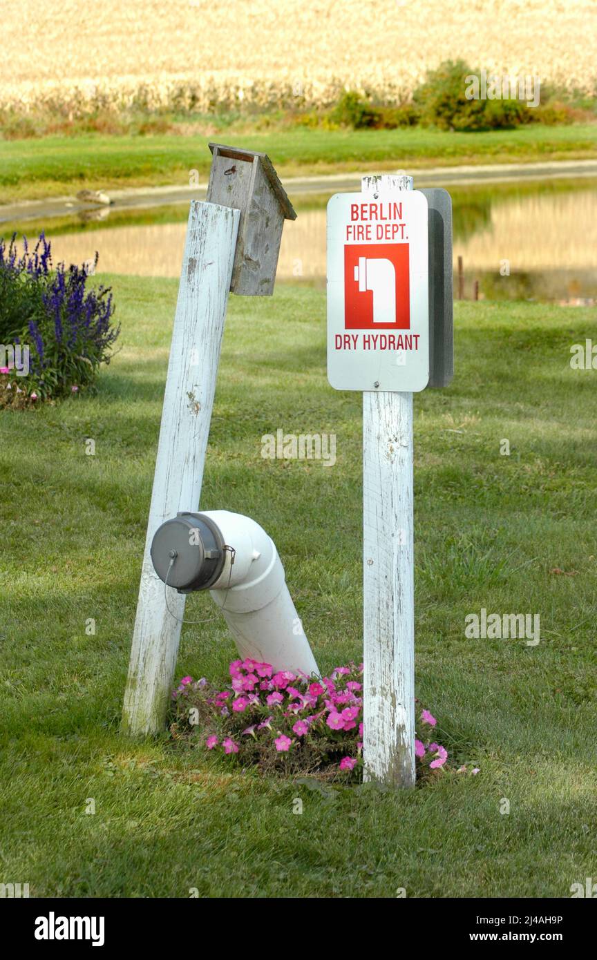 Fire plug sign hi-res stock photography and images - Alamy