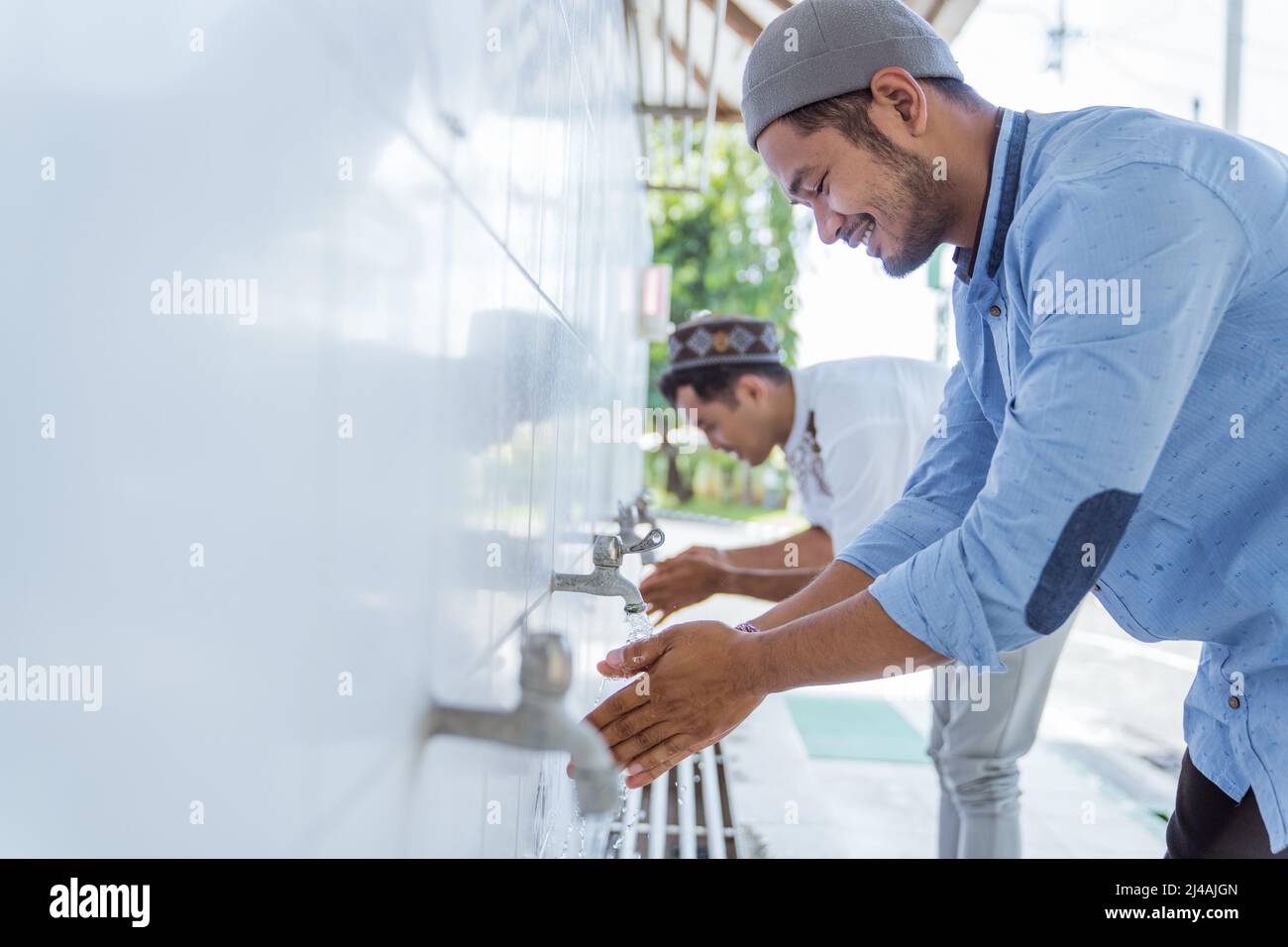 Man muslim perform ablution or wudu at the mosque Stock Photo - Alamy