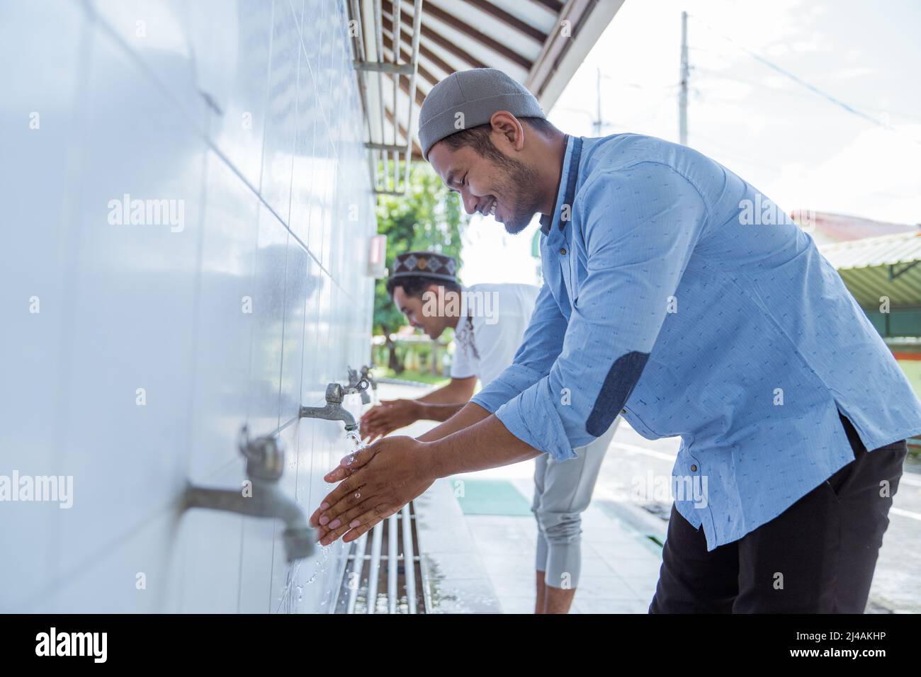 Man muslim perform ablution or wudu at the mosque Stock Photo - Alamy