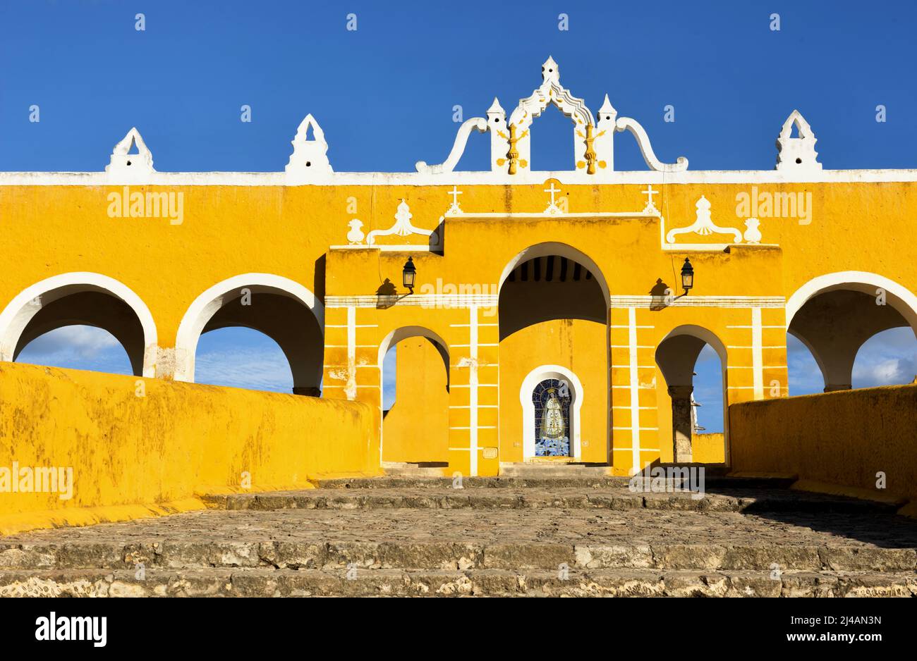 Franciscan monastery in Izamal, Mexico Stock Photo - Alamy