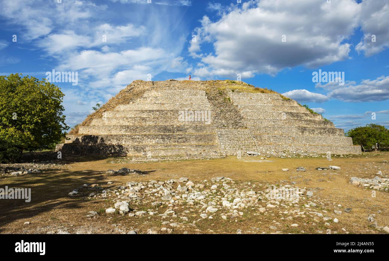 Mayan pyramid Kinich-Kakmó in Izamal, Mexico Stock Photo - Alamy