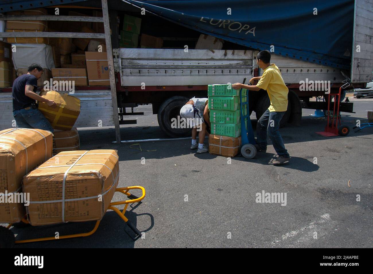 Chinese people in italy hi-res stock photography and images - Alamy
