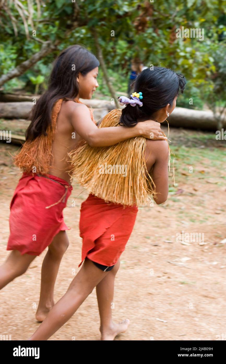 Yagua indian hi-res stock photography and images - Alamy