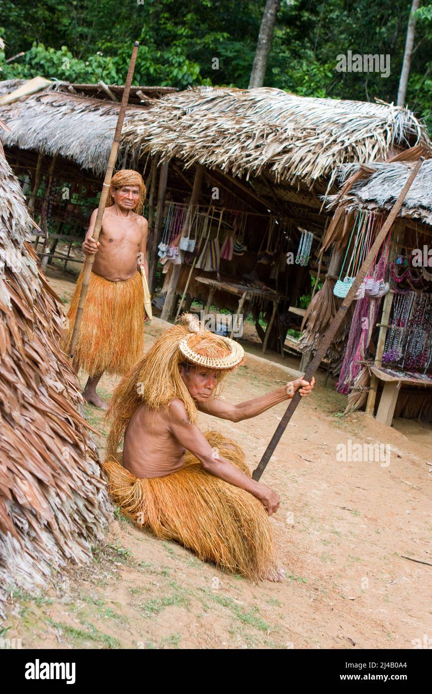 Yagua indian hi-res stock photography and images - Alamy