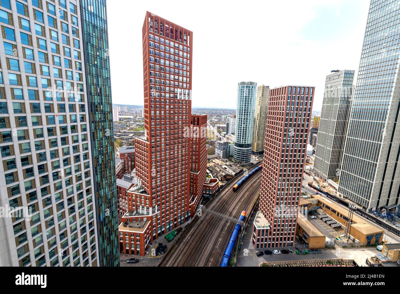 Hi rise homes in london hi-res stock photography and images - Alamy